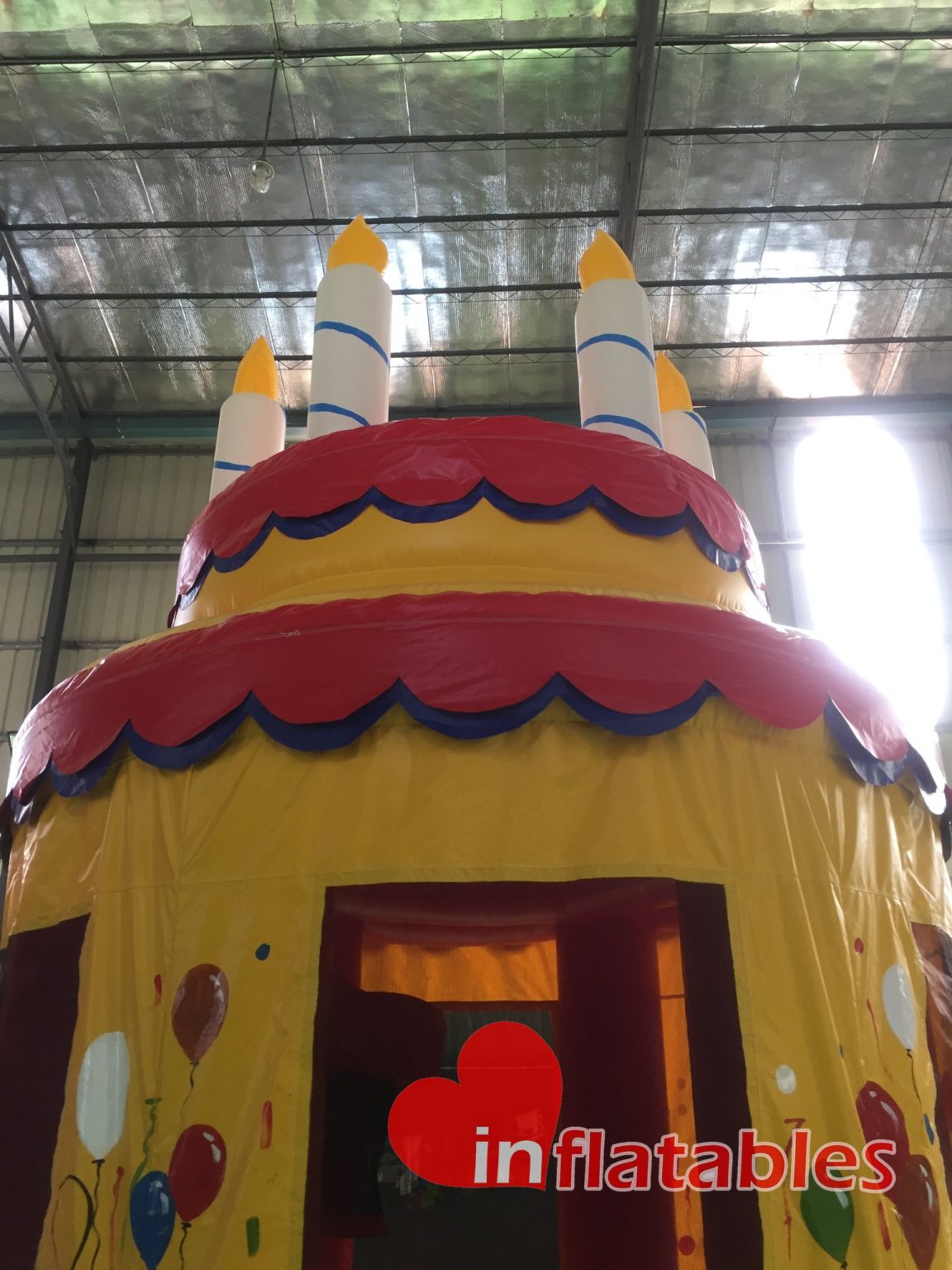 Inflatable Cake bouncer house - Heart Inflatables Factory